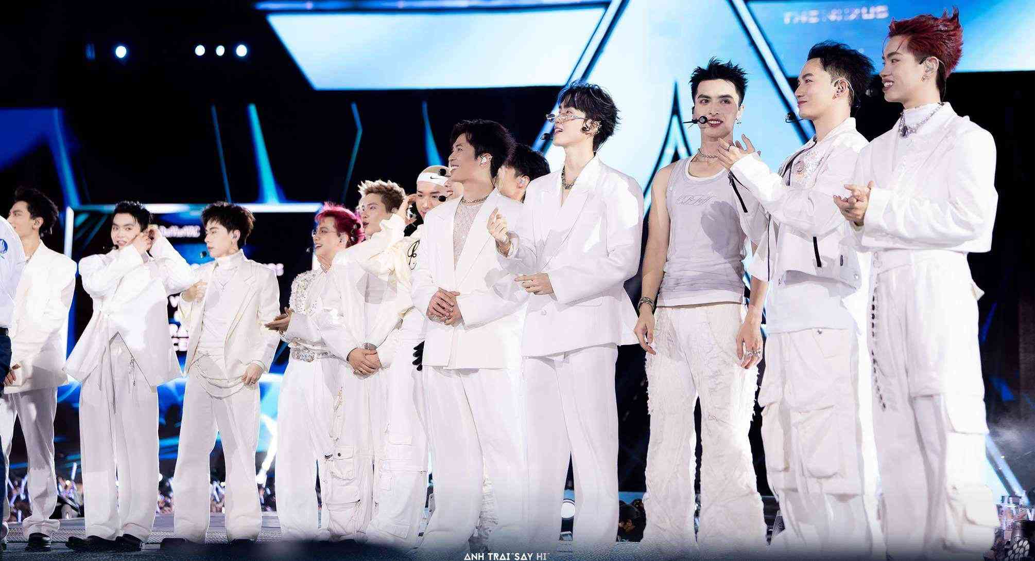 Anh Trai "Say Hi" đêm 2 tại Vạn Phúc City